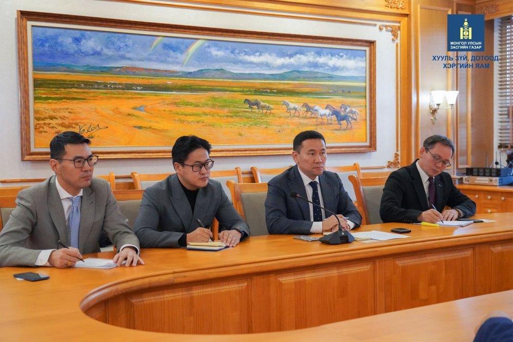 МҮХАҮТ ЫН МҮХАҮТ ын ерөнхийлөгч Д Энхтүвшин өнөөдөр ХЗДХ ийн сайд Б